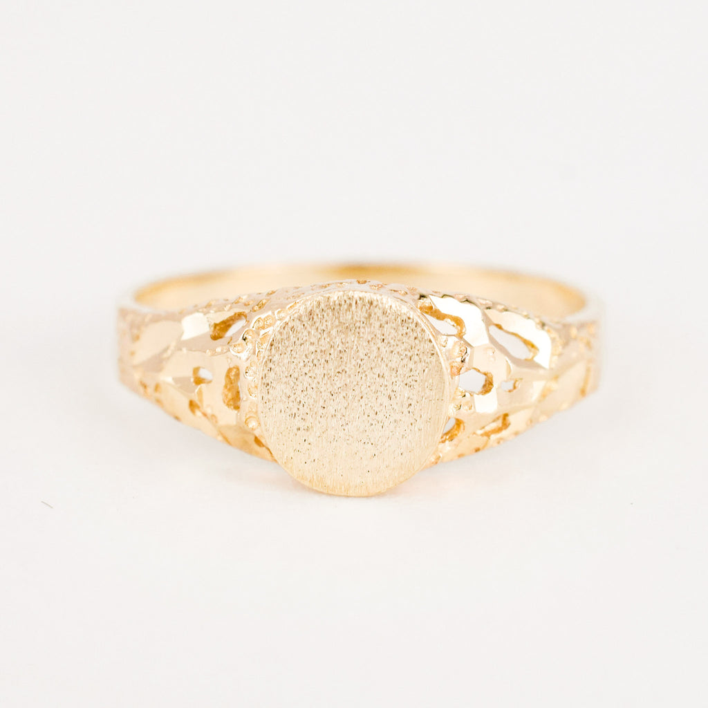 Signet with Shoulder Details – Folklor